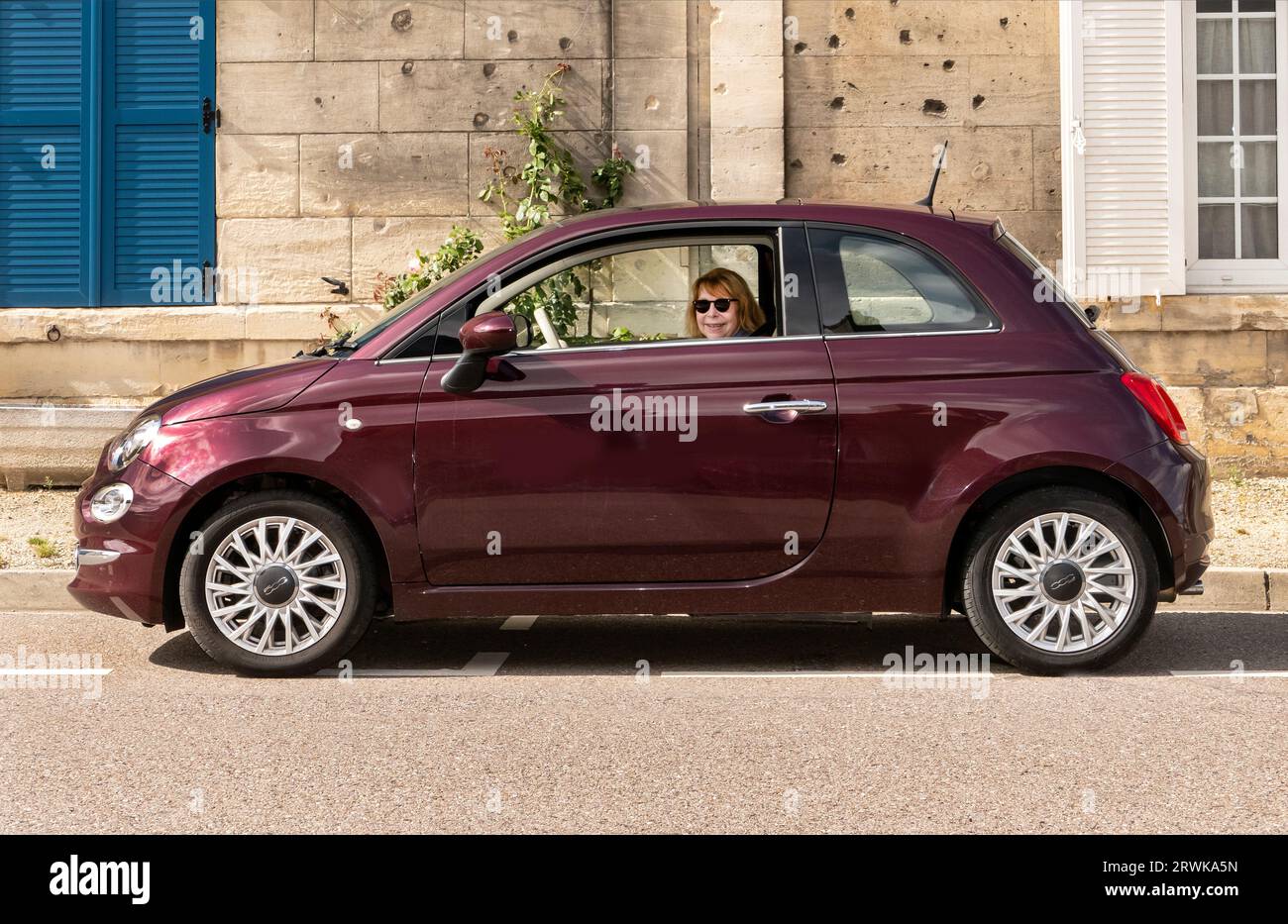 Woman driving a fiat 500 hi-res stock photography and images - Alamy