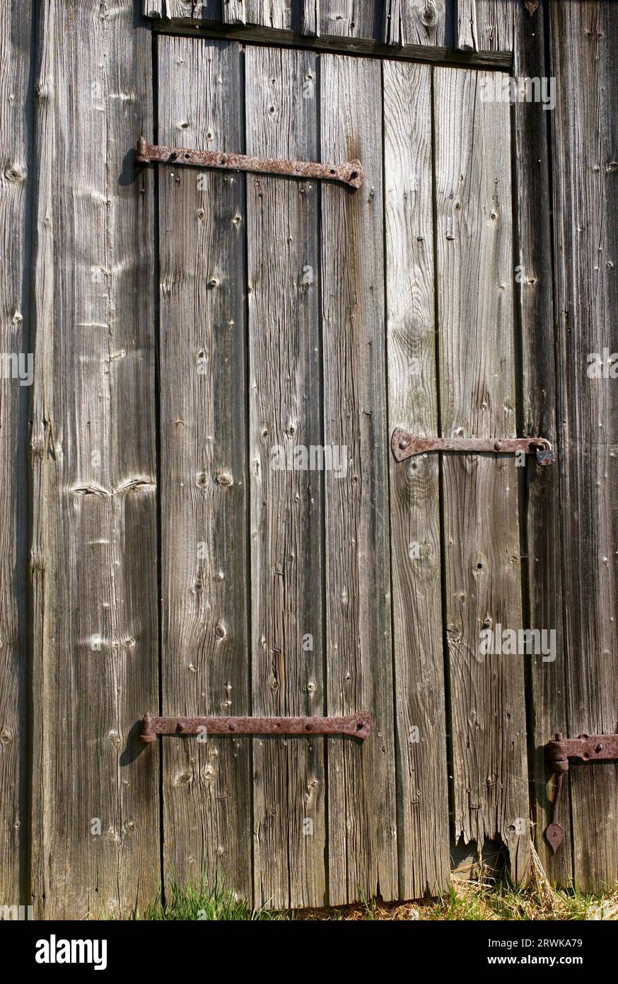 Old barn door Stock Photo - Alamy