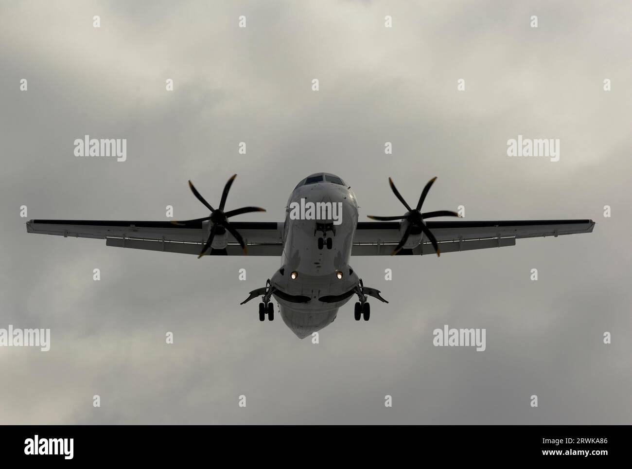 Landing approach of a passenger aircraft Stock Photo - Alamy