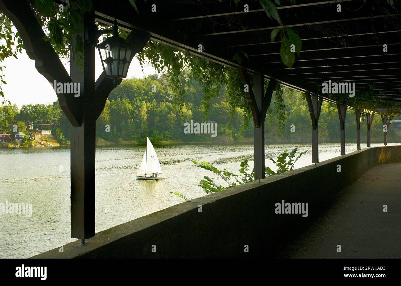 The Bleilochtalsperre is a dam in Thuringia that impounds the Saale. It ...