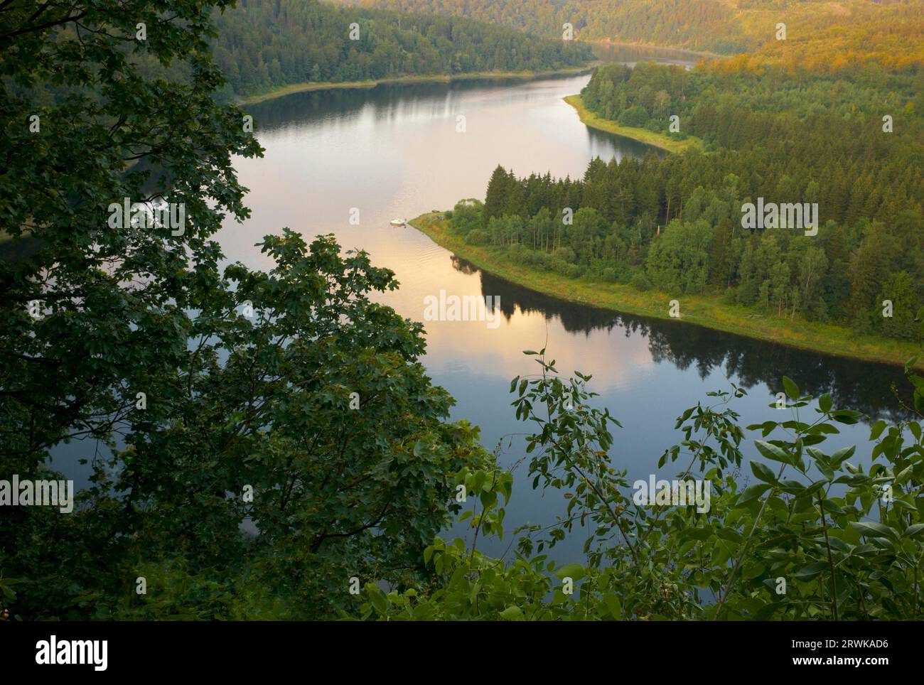 The Bleilochtalsperre is a dam in Thuringia that impounds the Saale. It ...