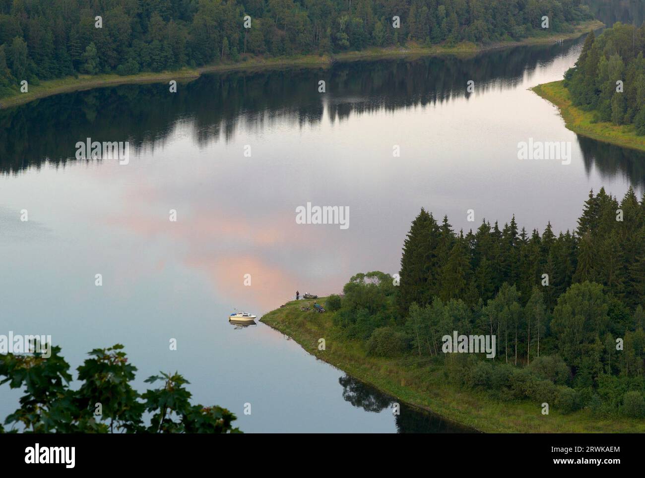 The Bleilochtalsperre is a dam in Thuringia that impounds the Saale. It ...