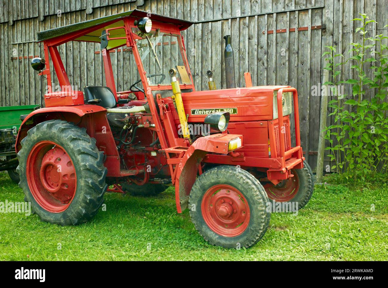Old tractor machine hi-res stock photography and images - Alamy
