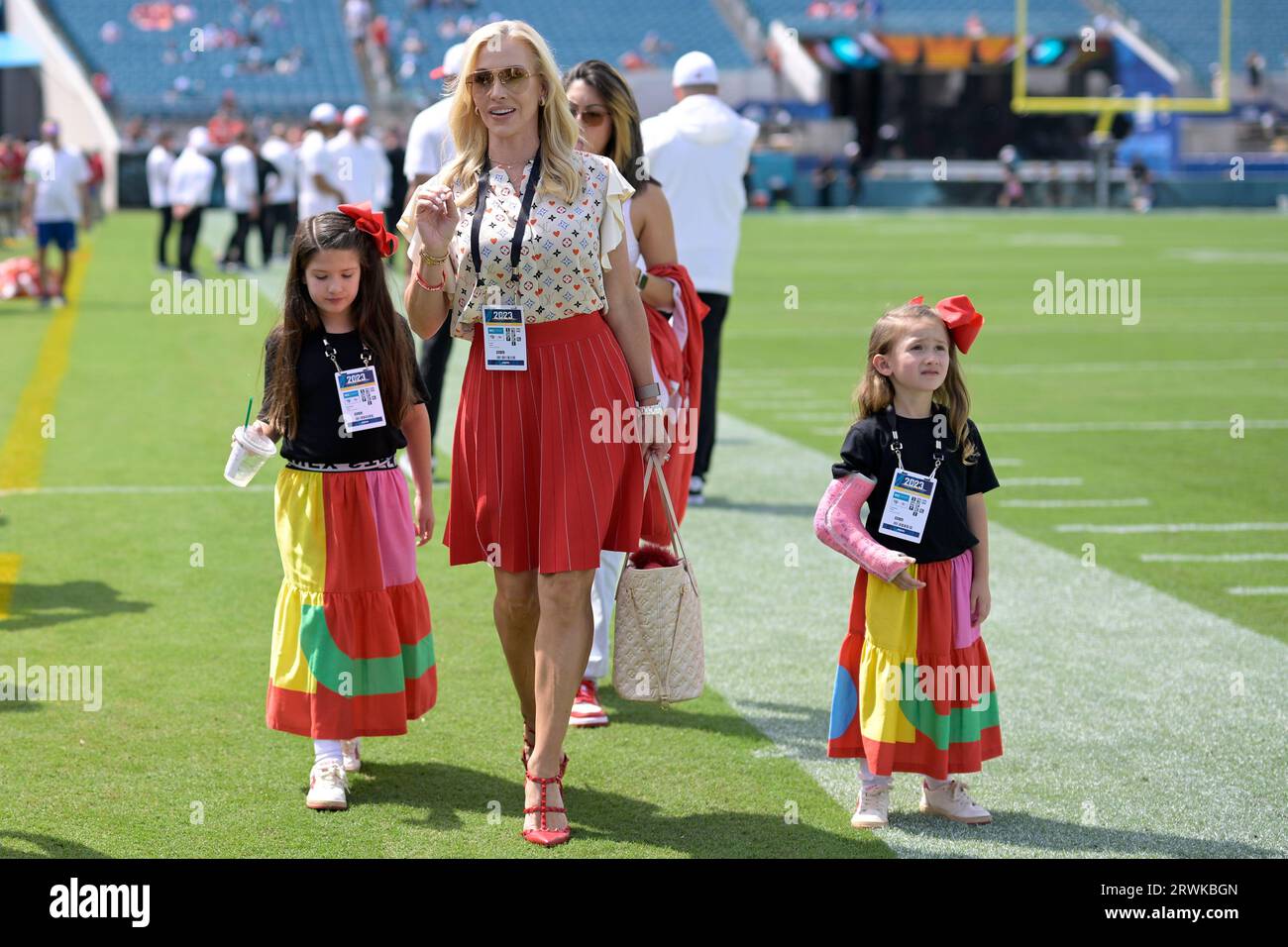 Tavia Hunt, center, wife of Kansas City Chiefs Chairman and CEO Clark ...