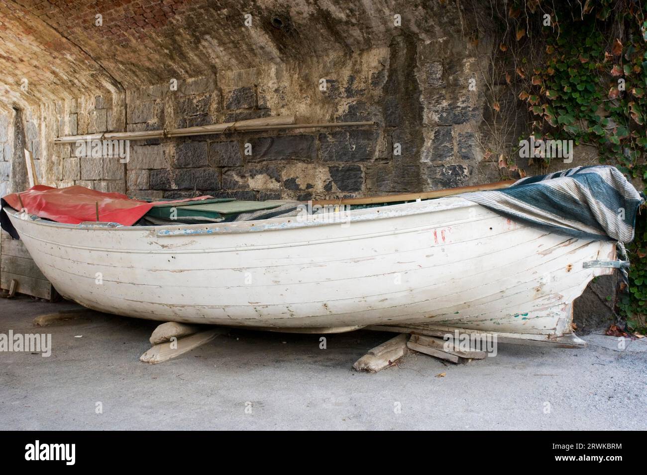 A disused fishing boat hi-res stock photography and images - Alamy