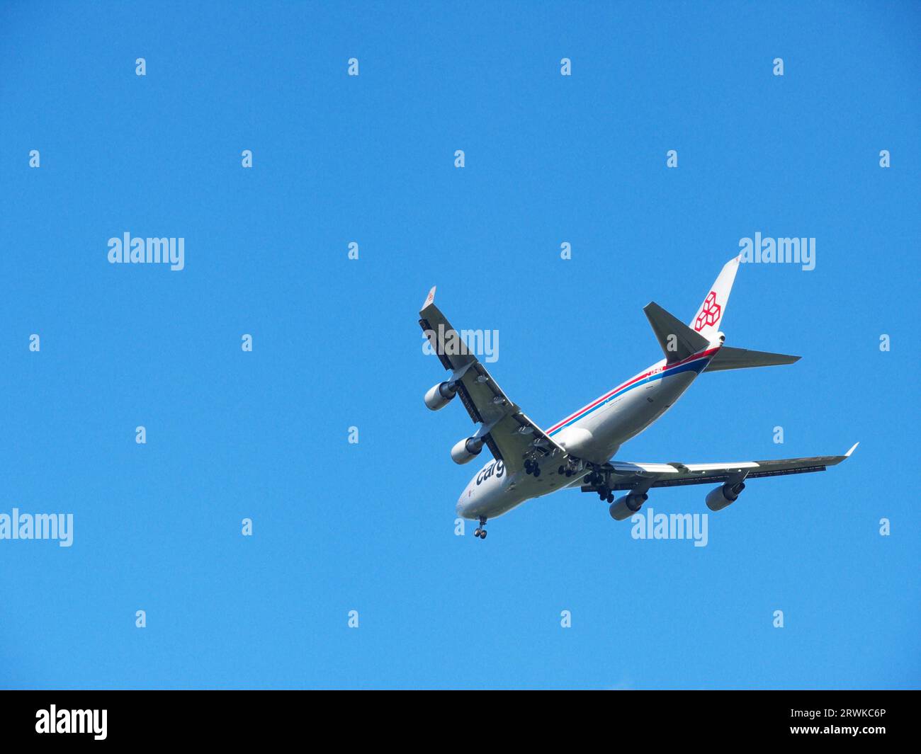 Passenger aircraft on approach, blue sky background Stock Photo - Alamy