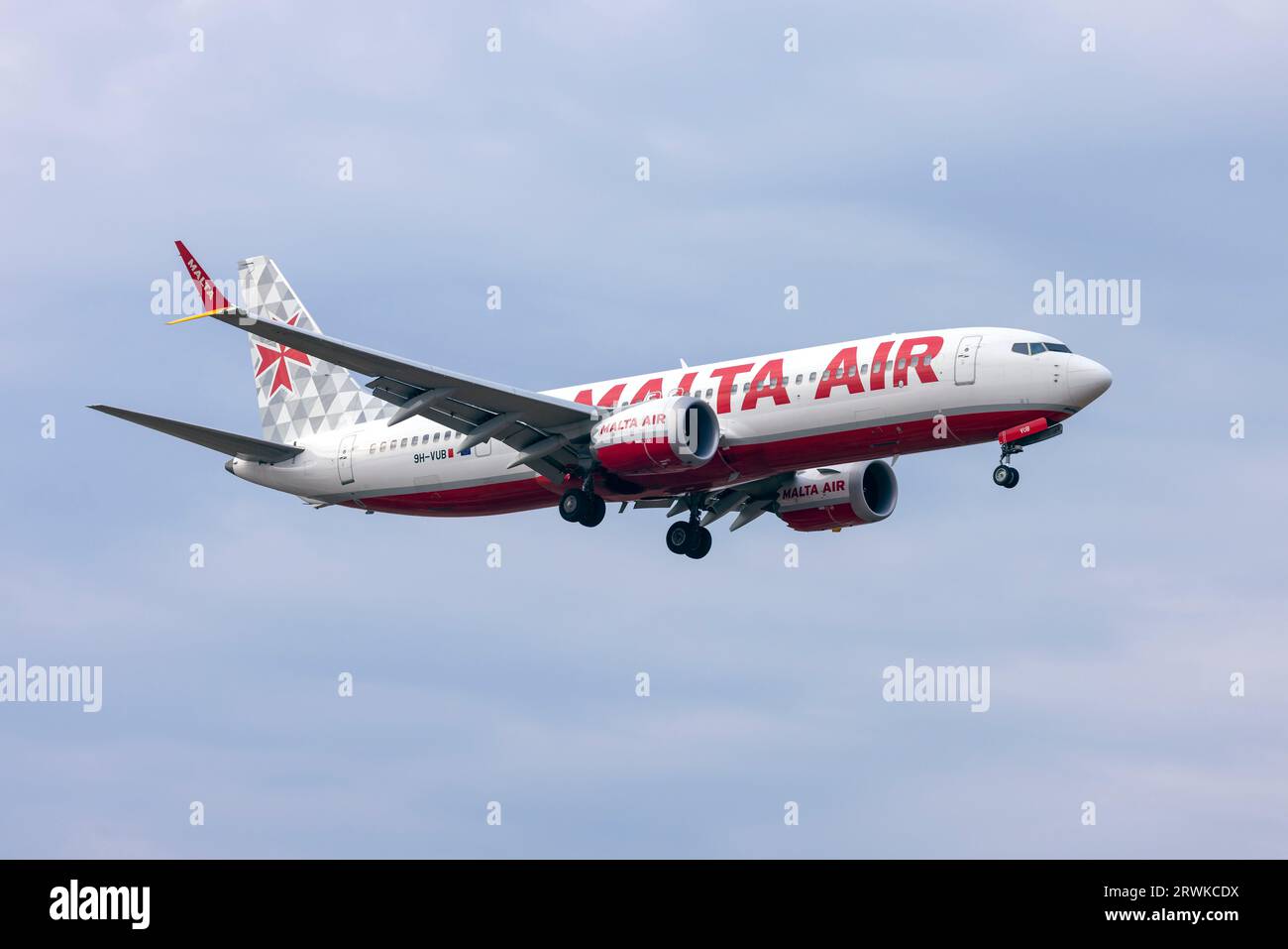 Malta Air Boeing 737-8 MAX 200 (Reg.: 9H-VUB) landing runway 31 Stock Photo - Alamy