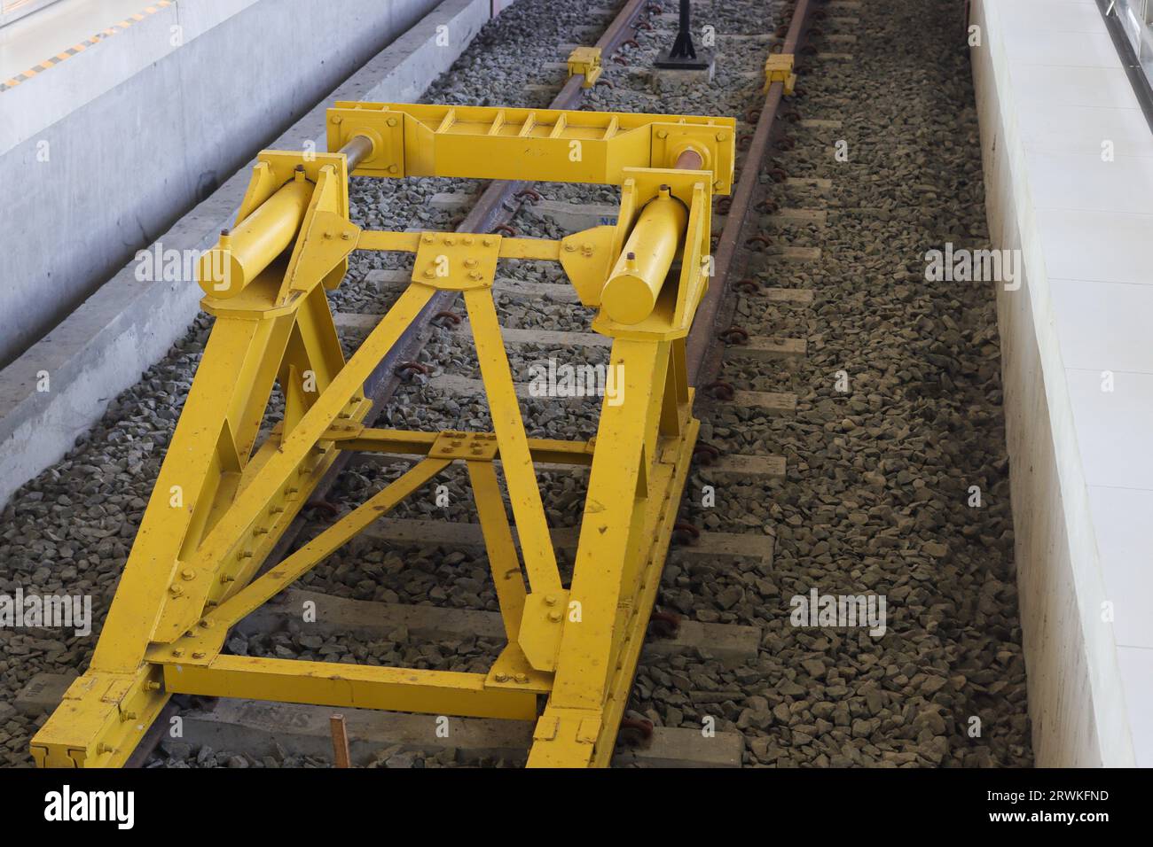 Train wheel stopper hi-res stock photography and images - Alamy