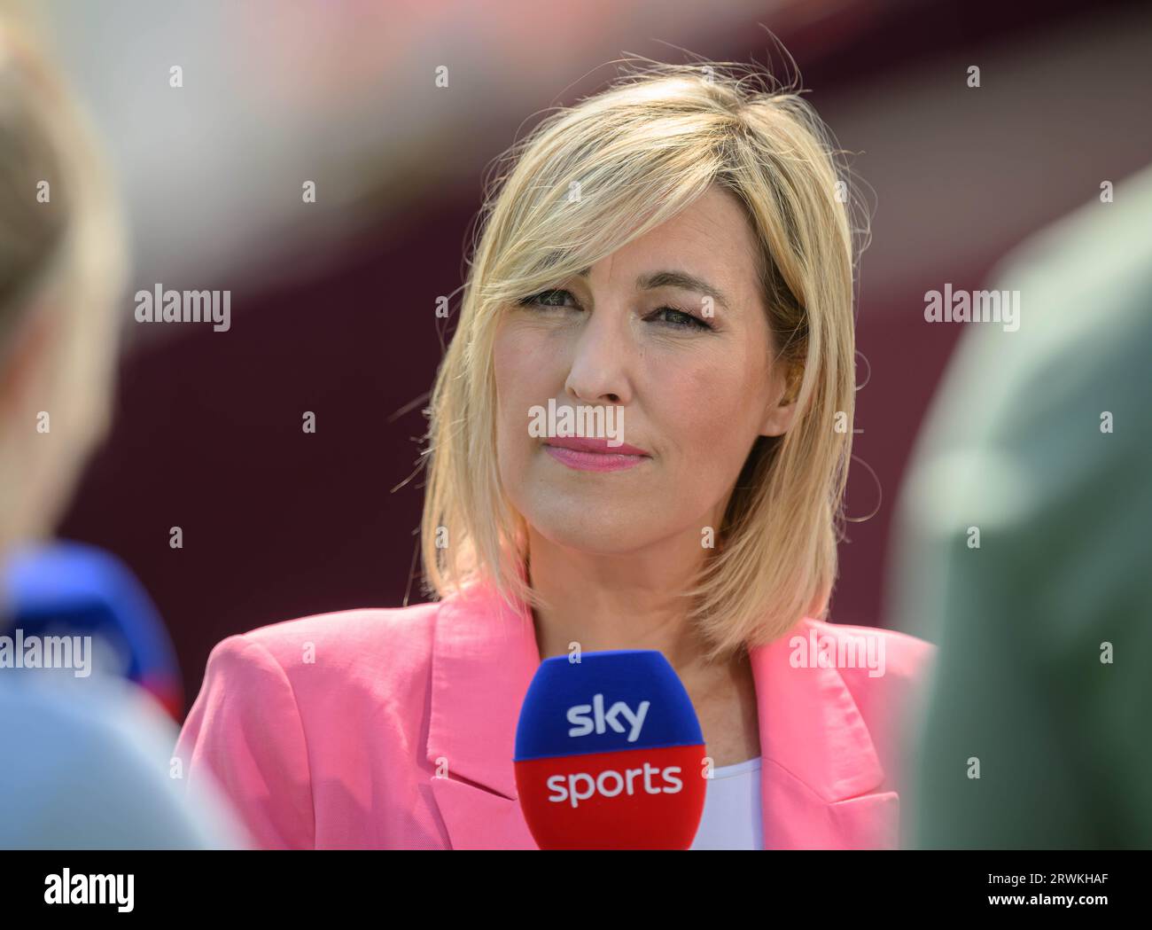 Sky sports presenter kelly cates hi-res stock photography and images ...