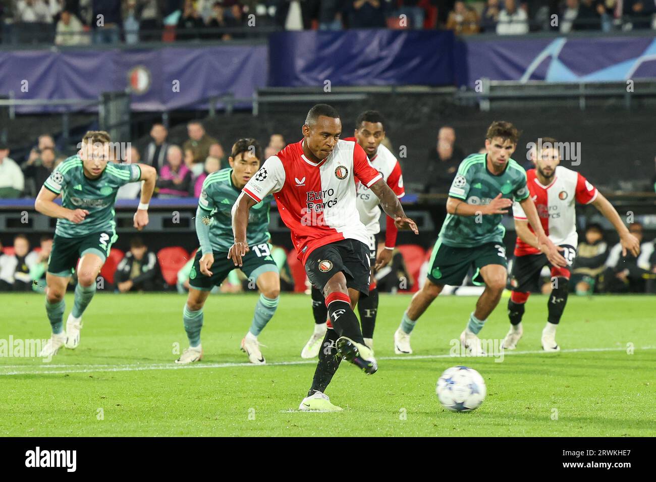 ROTTERDAM, NETHERLANDS - SEPTEMBER 19: Igor Paixao (Feyenoord Rotterdam ...