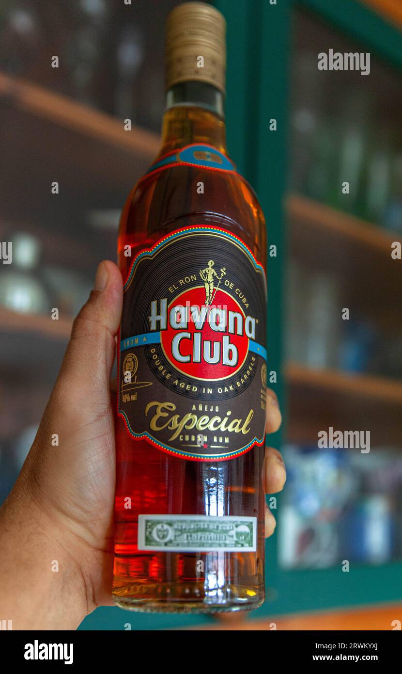 Ron de botella hi-res stock photography and images - Alamy