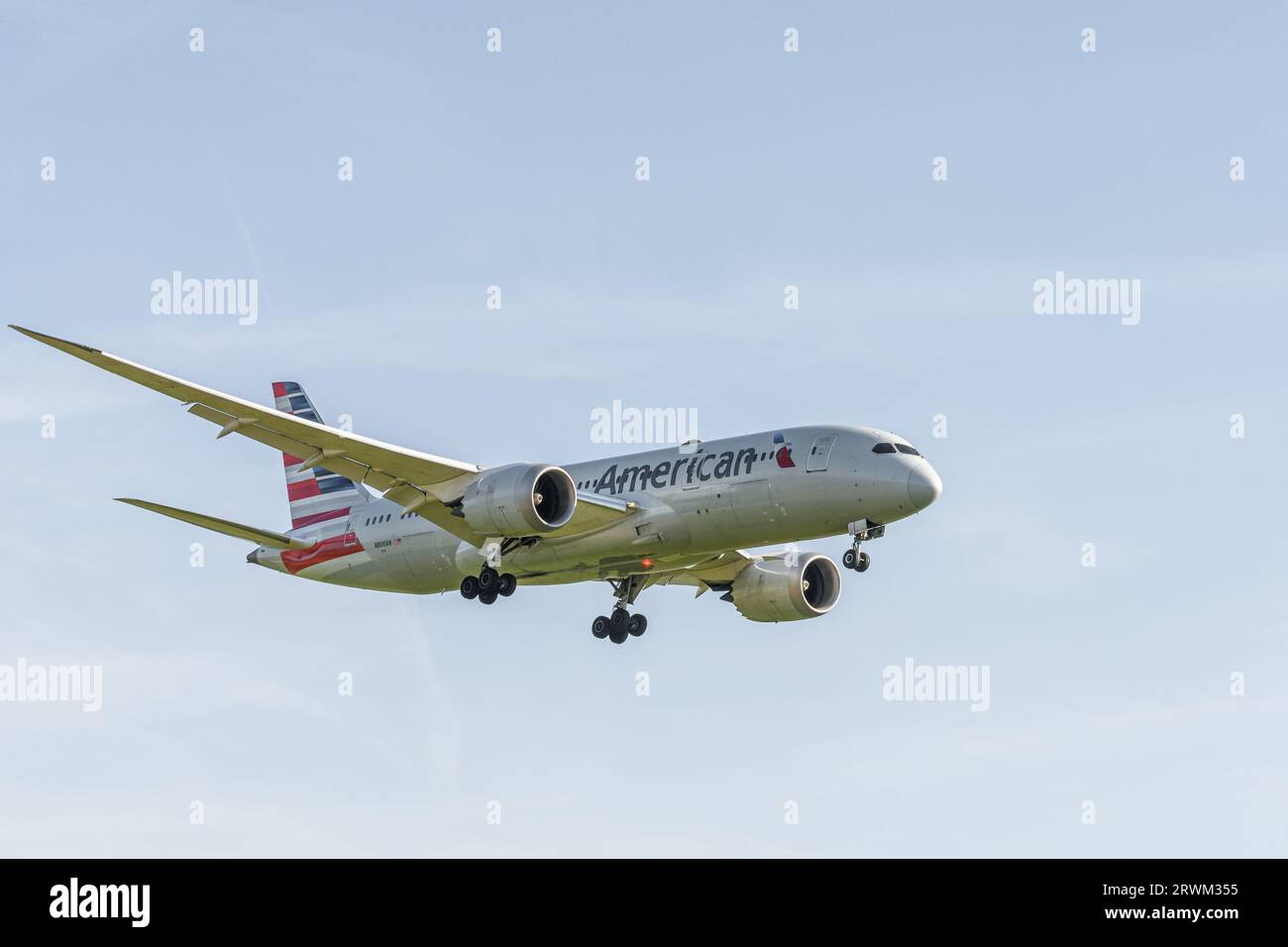 American Airlines Boeing 787-8 Dreamliner before landing at Zurich ...