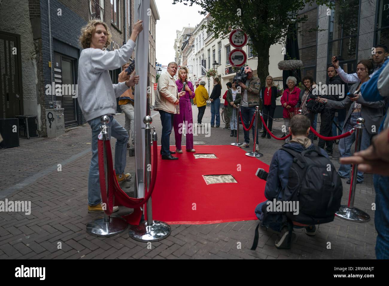UTRECHT - The unveiling of the Golden Tiles by Thekla Reuten (Best ...