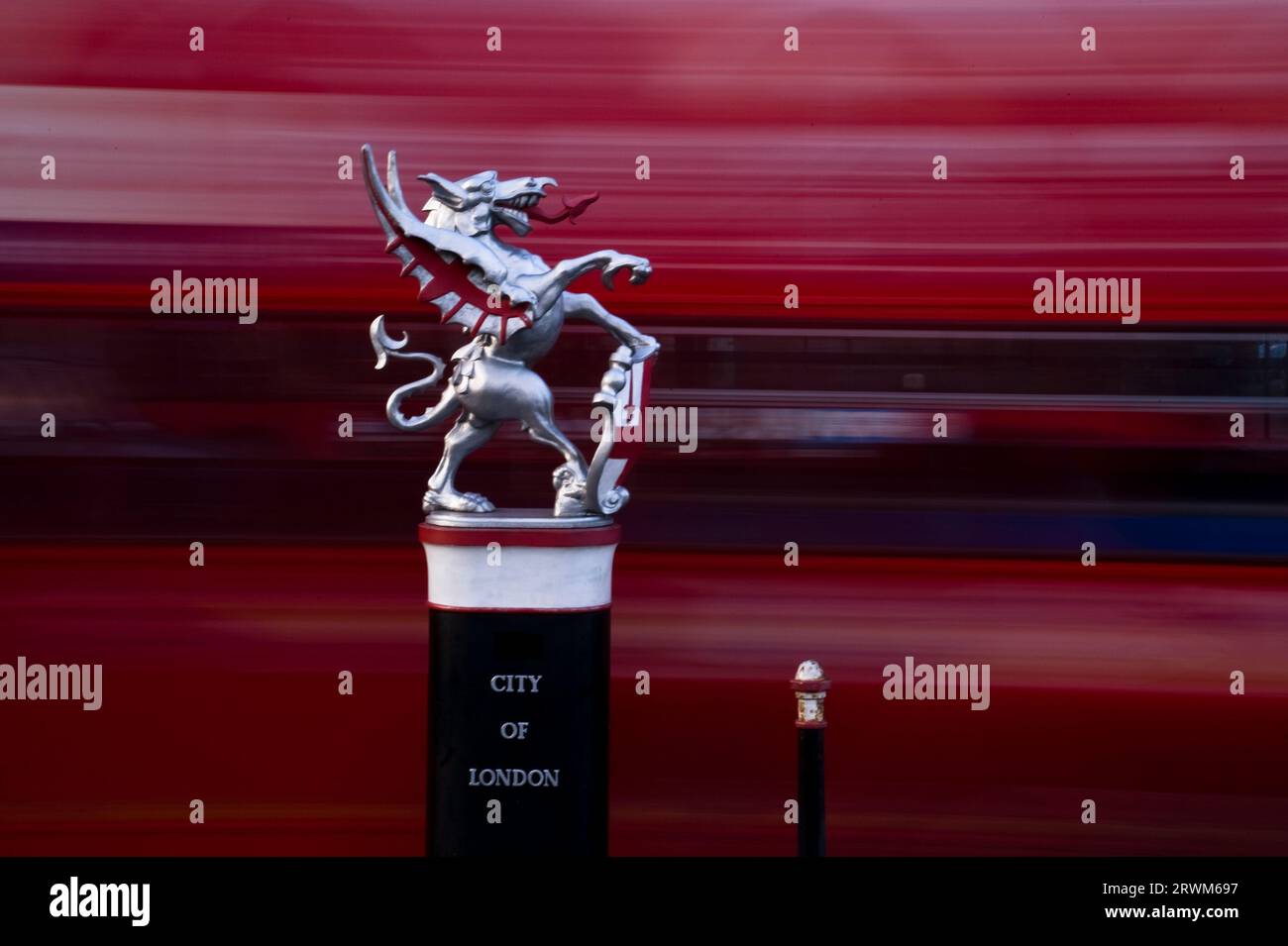 Emblem of the City of London on top of pillar Stock Photo - Alamy