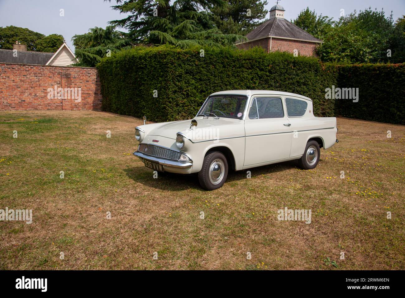 Ford anglia grill hi-res stock photography and images - Alamy