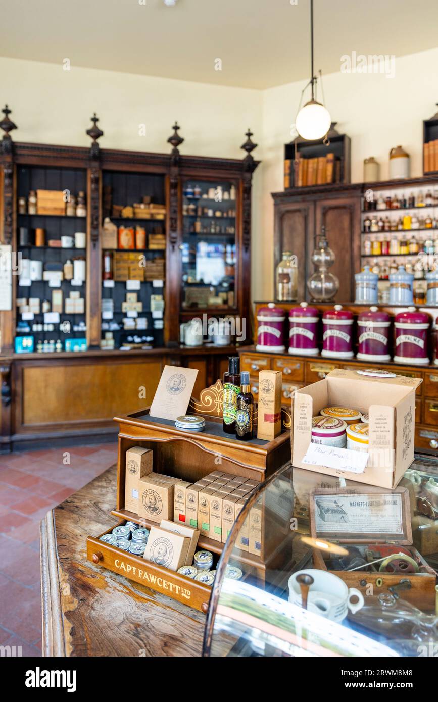 Victorian shop interior hi-res stock photography and images - Alamy