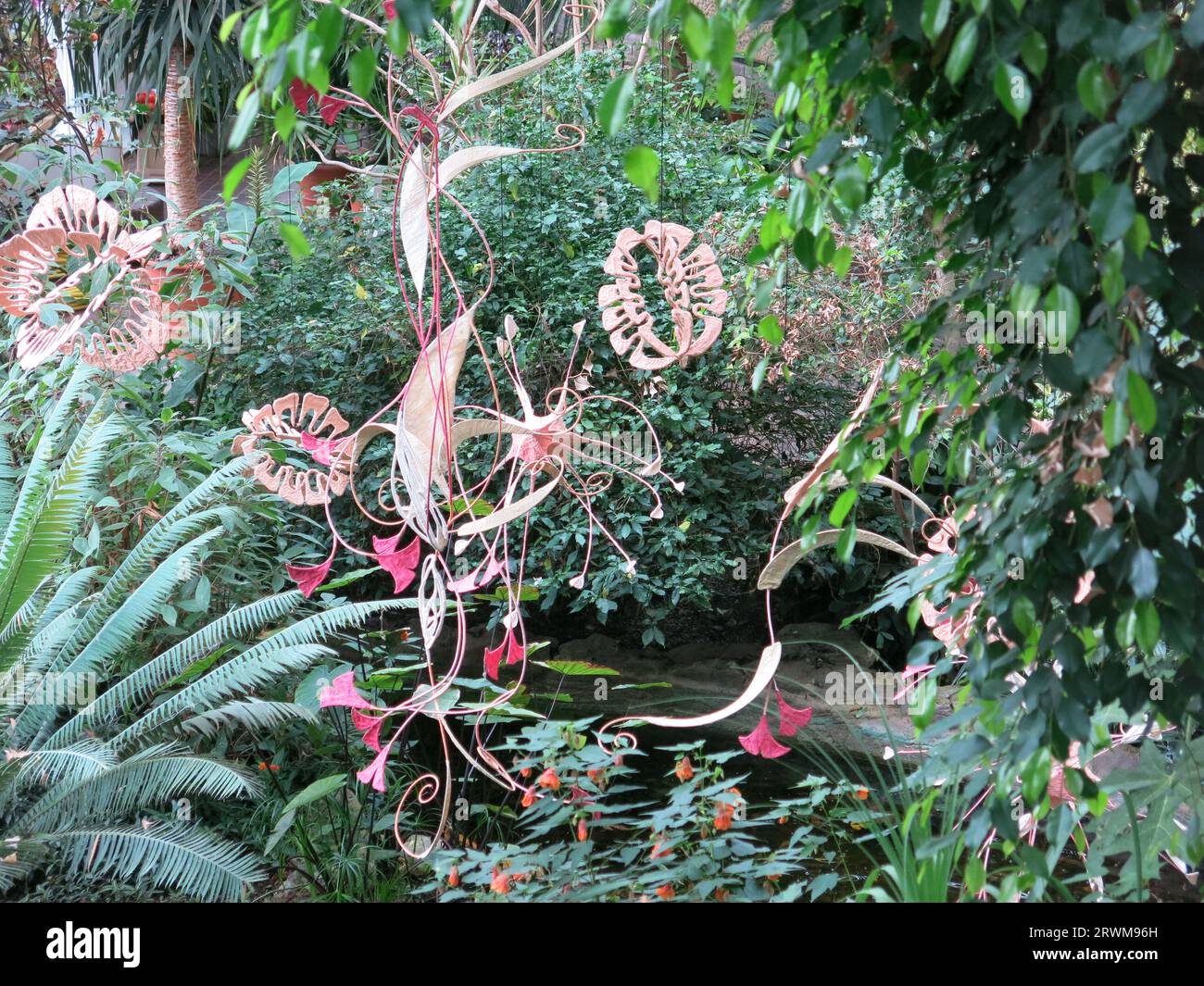 Suspended sculptures by Indian artist Ranjani Shettar in "Cloud Songs ...