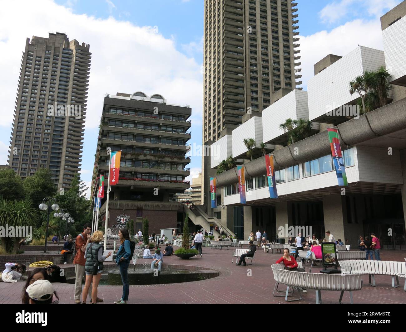 Seating areas outside hi-res stock photography and images - Alamy