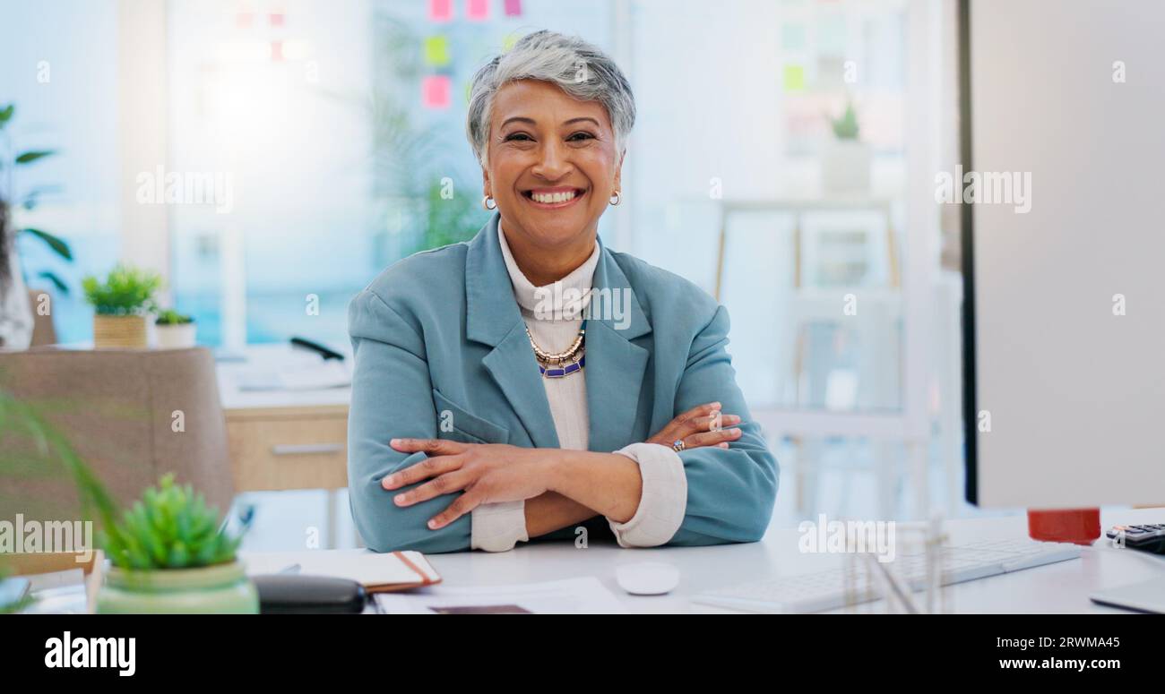 Office pride business woman hi-res stock photography and images - Alamy