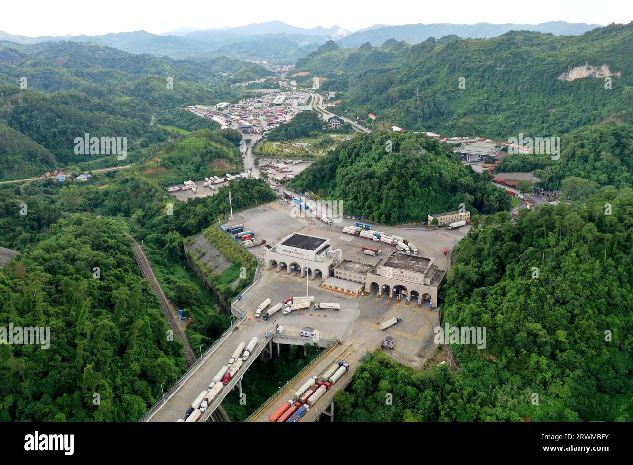 (230920) -- PINGXIANG, Sept. 20, 2023 (Xinhua) -- This aerial photo ...