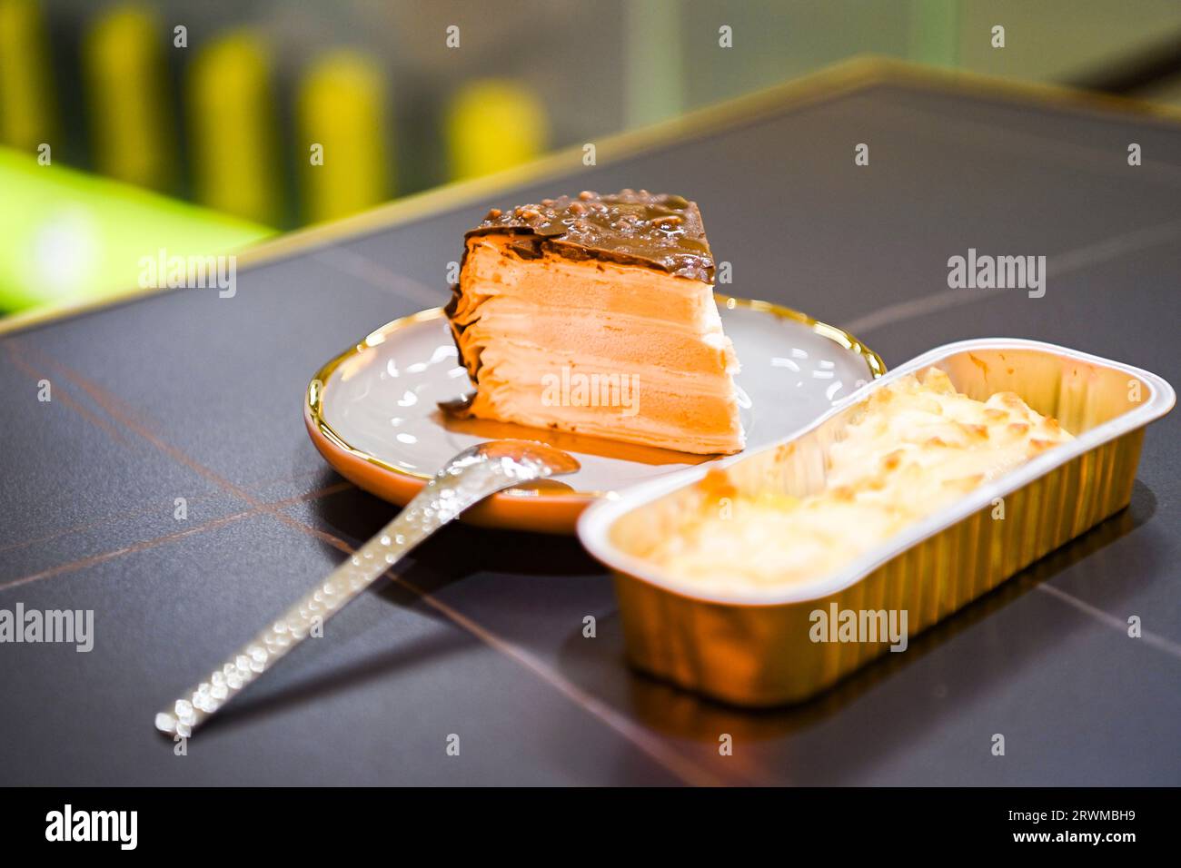 (230920) -- NANNING, Sept. 20, 2023 (Xinhua) -- Durian-flavored ...