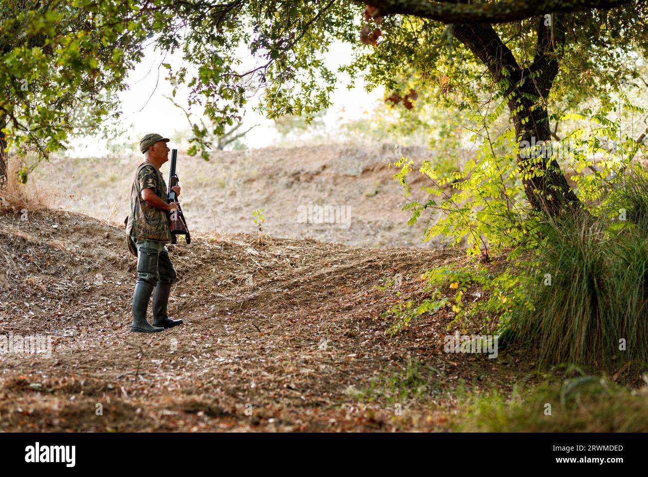 Camouflage hunter outfit hi-res stock photography and images - Alamy
