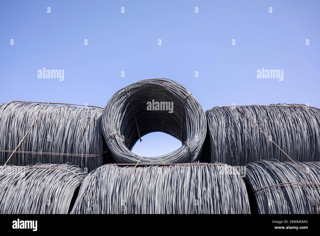 Bundles of steel bars piled up on the car Stock Photo - Alamy