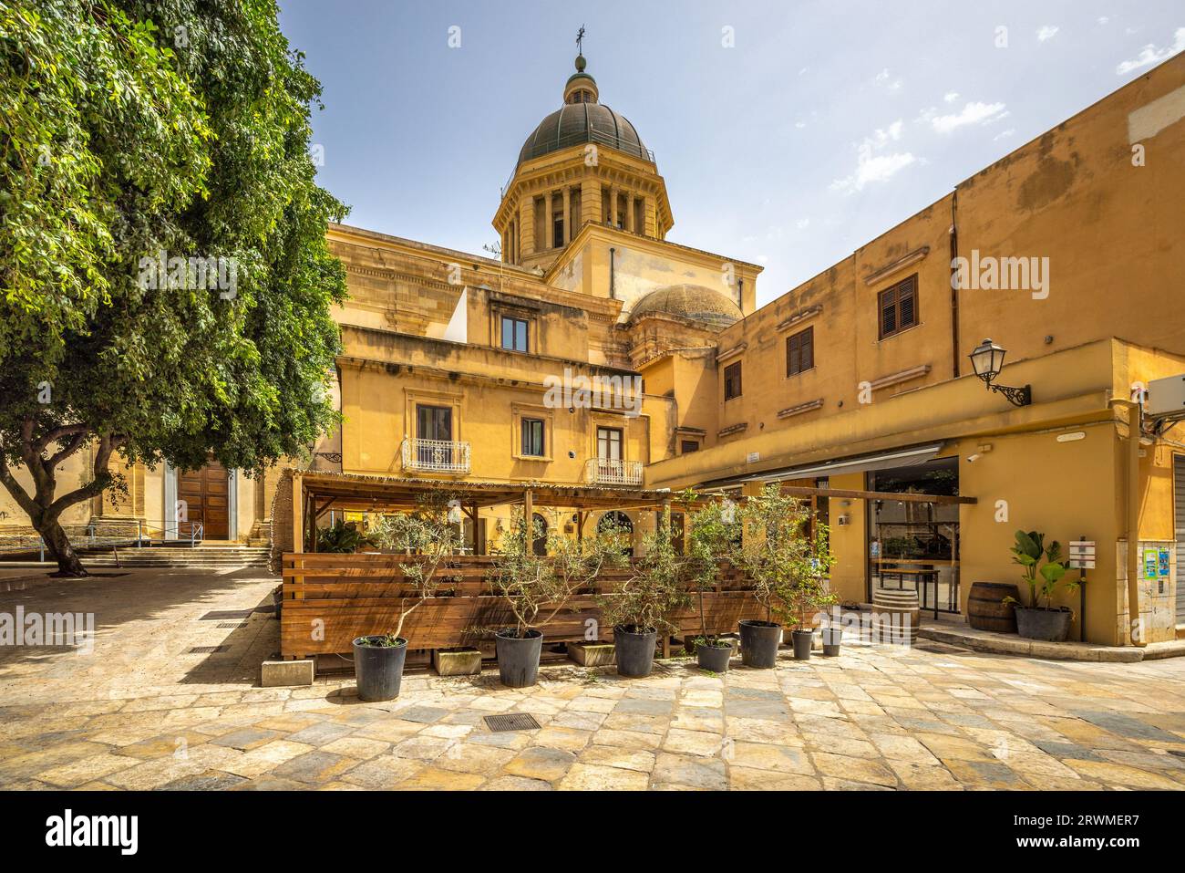 Marsala, street at centre of town in southwestern of Sicily, Italy ...