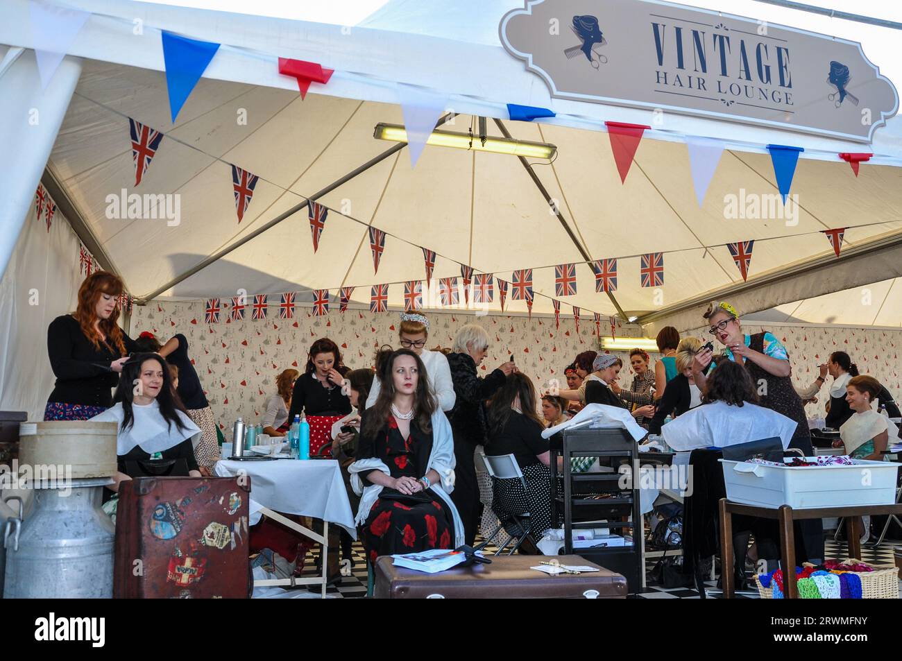 Vintage hair lounge hi-res stock photography and images - Alamy