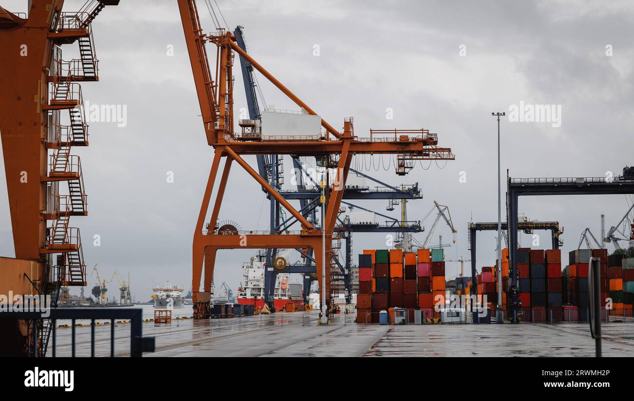 Container ship in rain port hi-res stock photography and images - Alamy
