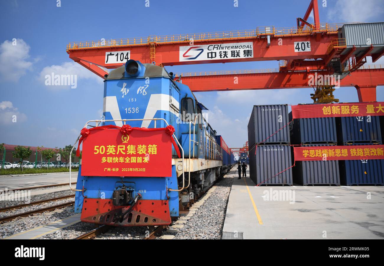 (230920) -- GUANGZHOU, Sept. 20, 2023 (Xinhua) -- An intermodal express ...