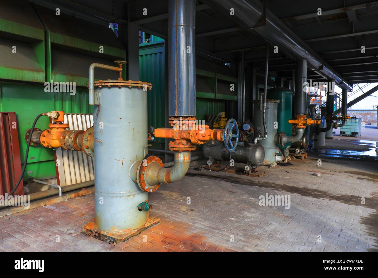 Power plant machinery hi-res stock photography and images - Alamy