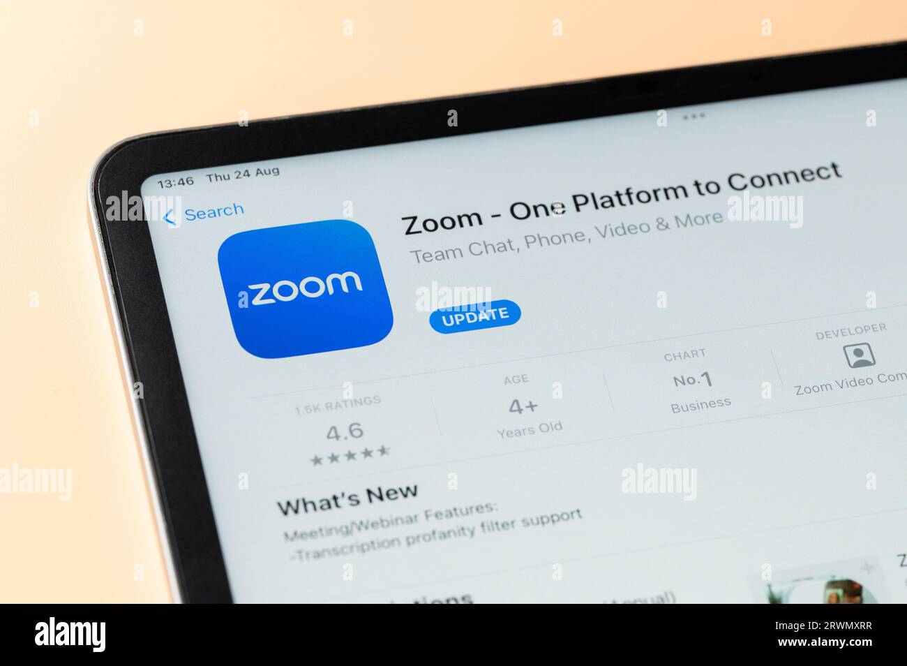 Zoom app in apple app store hi-res stock photography and images - Alamy