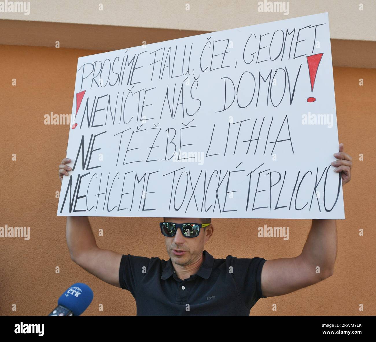 Lithium mines hi-res stock photography and images - Alamy