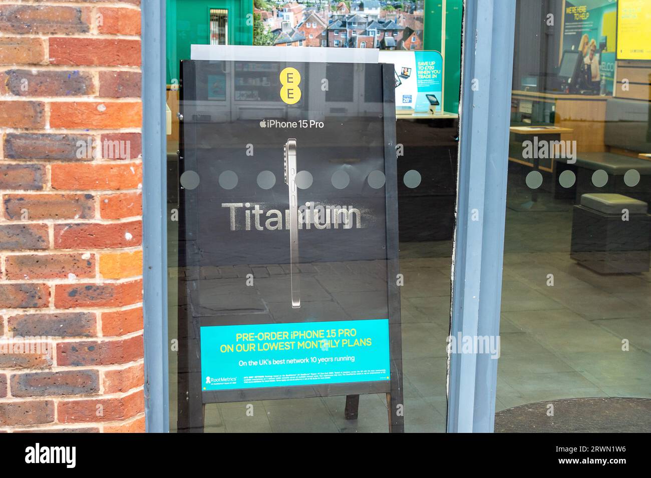 Iphone 15 english hi-res stock photography and images - Alamy