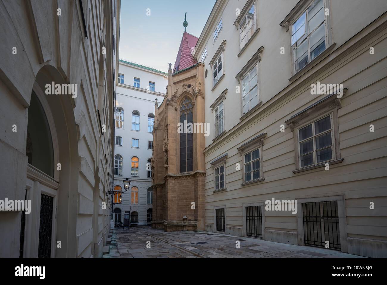 Vienna hofburg palace chapel hi-res stock photography and images - Alamy