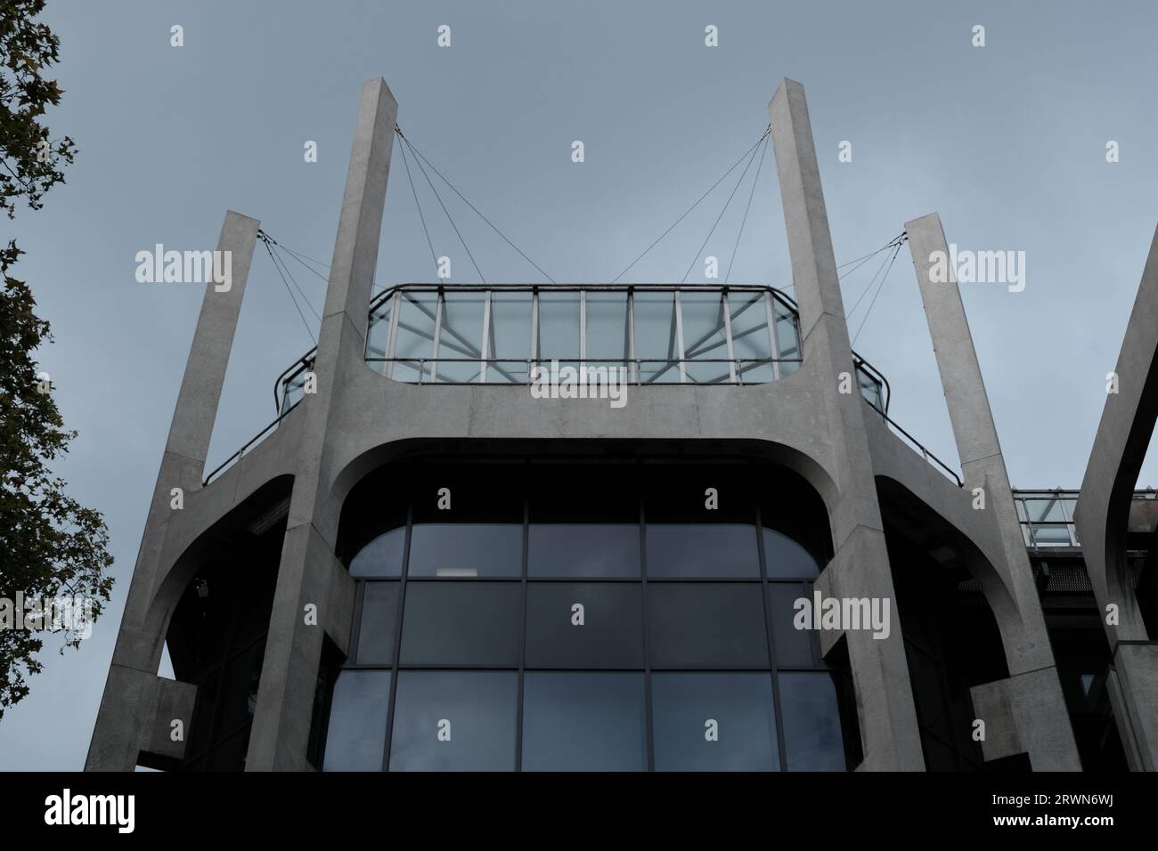 Natural history museum extension hi-res stock photography and images ...