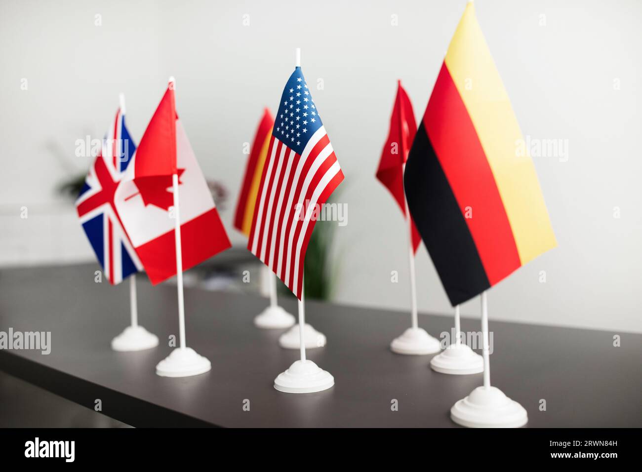 Desk country flags hi-res stock photography and images - Alamy