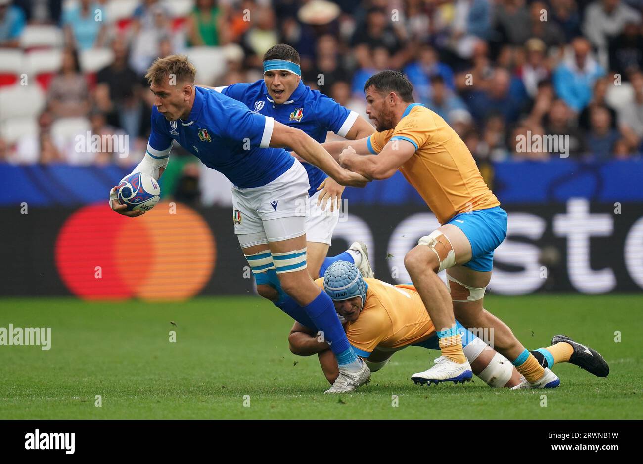 Italy's Federico Ruzza (left) is tackled by Uruguay's Felipe Aliaga ...