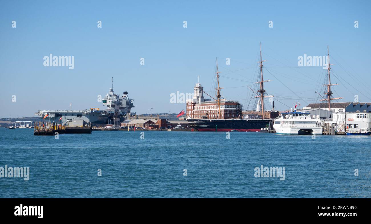 Portsmouth historic naval dockyard hi-res stock photography and images ...