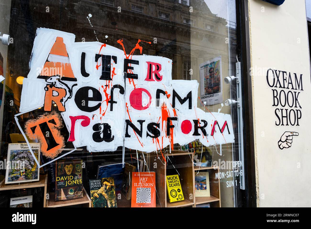 Book shop signs hi-res stock photography and images - Alamy