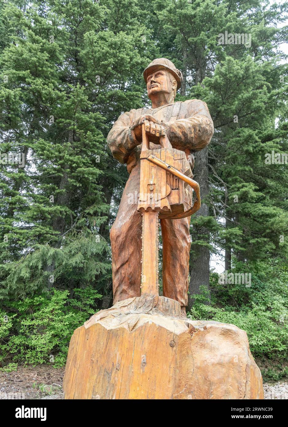 Lumberjack statue sculpture hi-res stock photography and images - Alamy