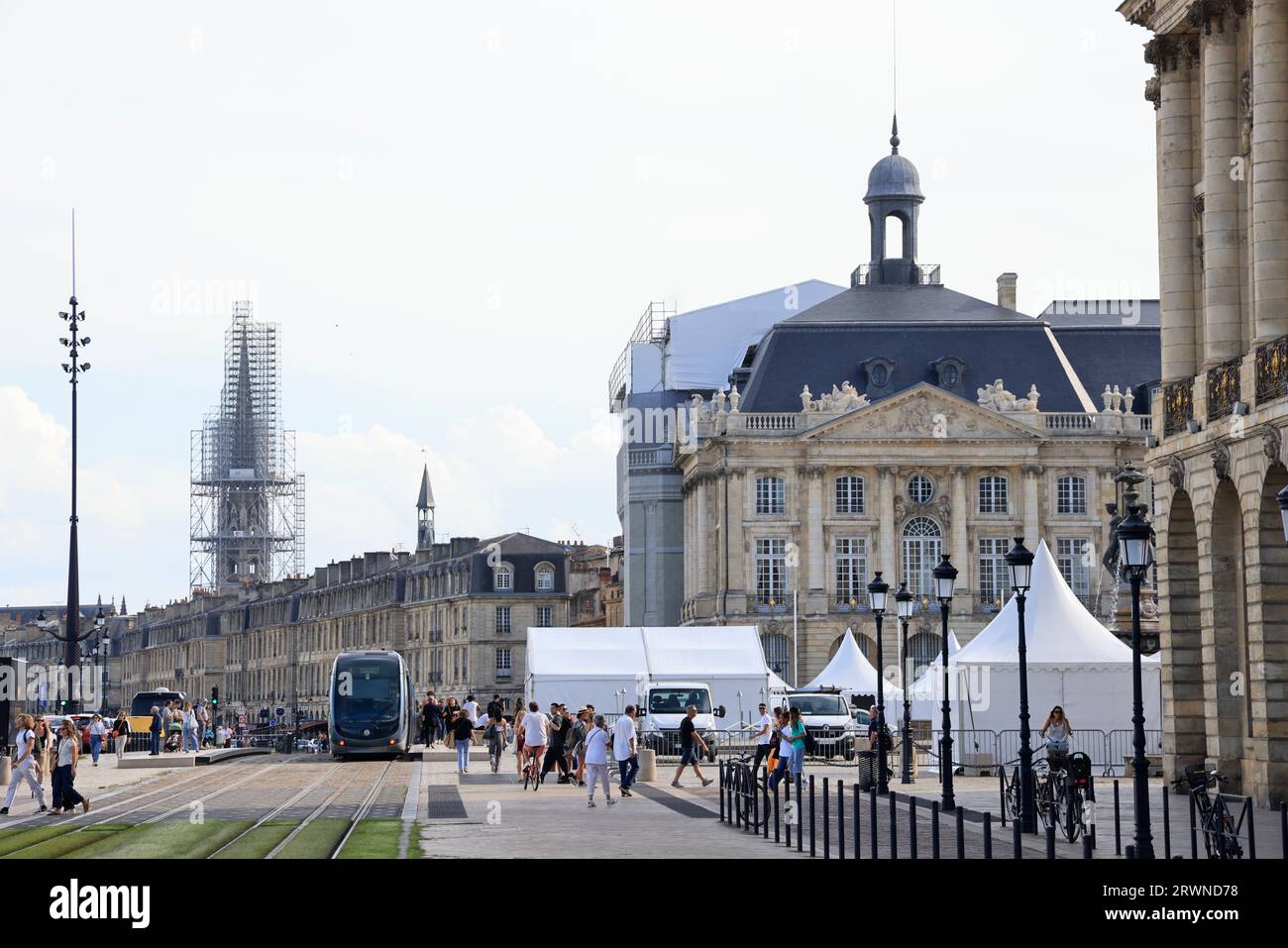 Monument roi charles iii hi-res stock photography and images - Alamy