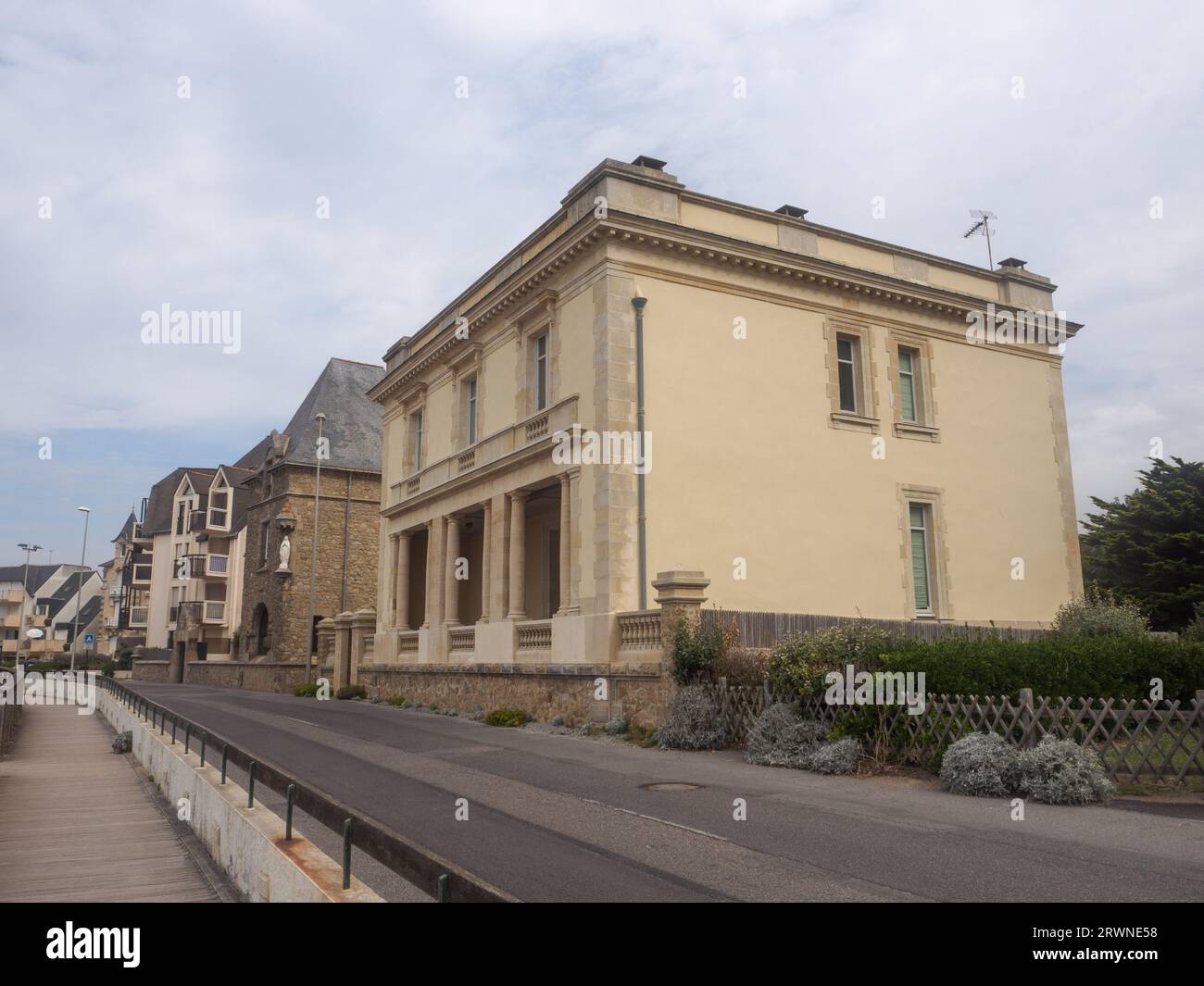 Grand seafront house at Port Lin, Le Croisic, southern Brittany Stock ...