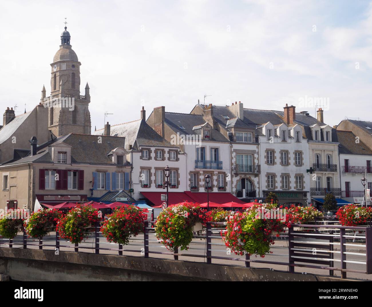 Le Croisic harbour side buildings Stock Photo - Alamy