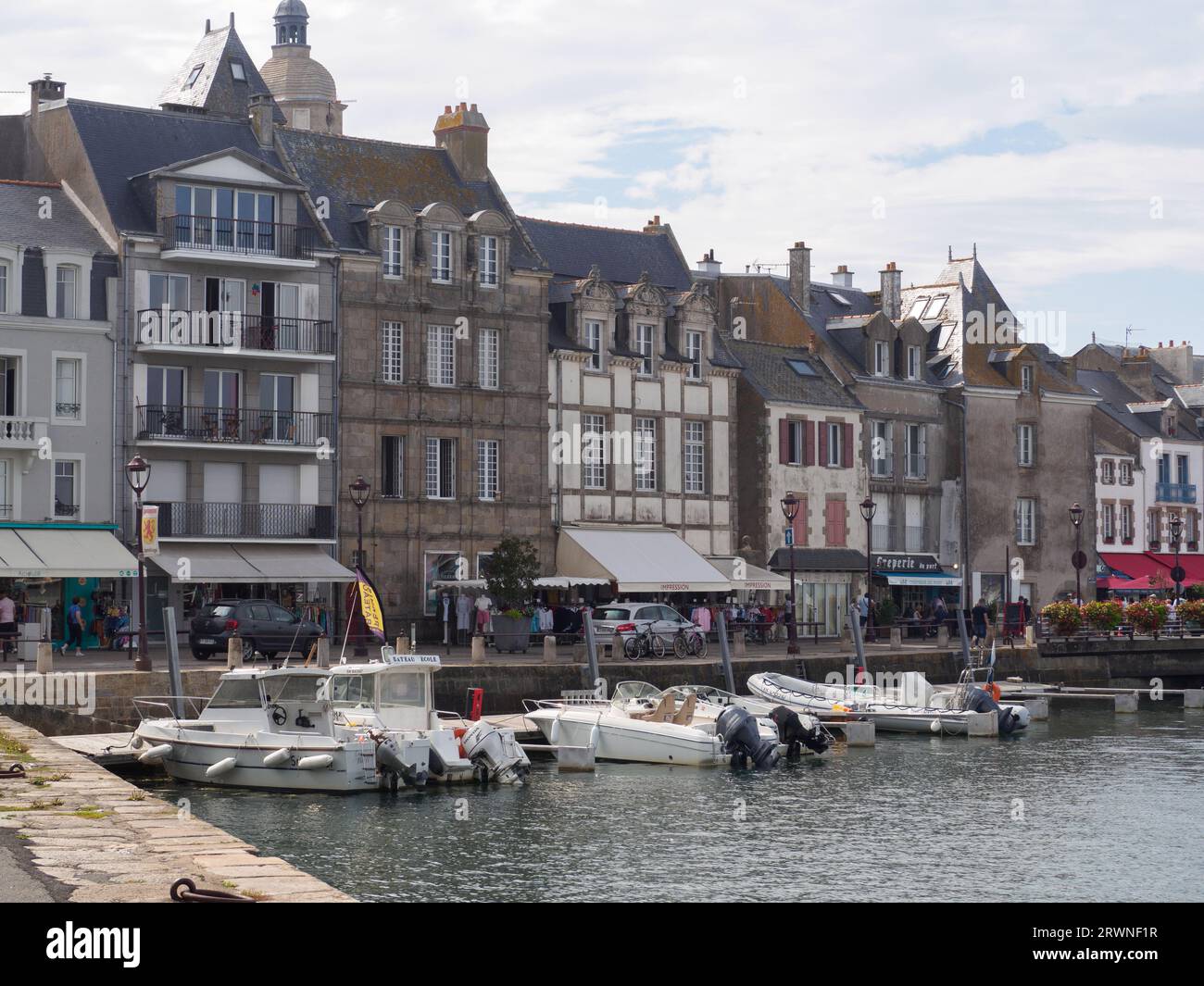 Le Croisic quayside buildings Stock Photo - Alamy
