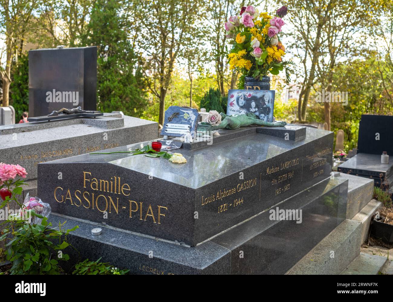 Flowers and photos placed on the grave of the famous singer Edith Piaf ...