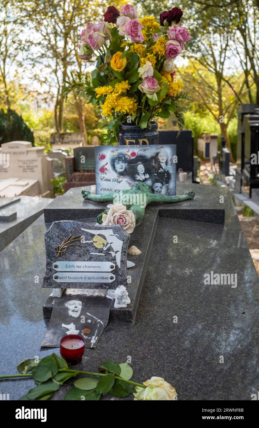 Flowers and photos placed on the grave of the famous singer Edith Piaf ...