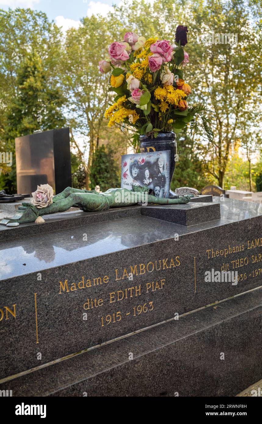 Flowers and photos placed on the grave of the famous singer Edith Piaf ...