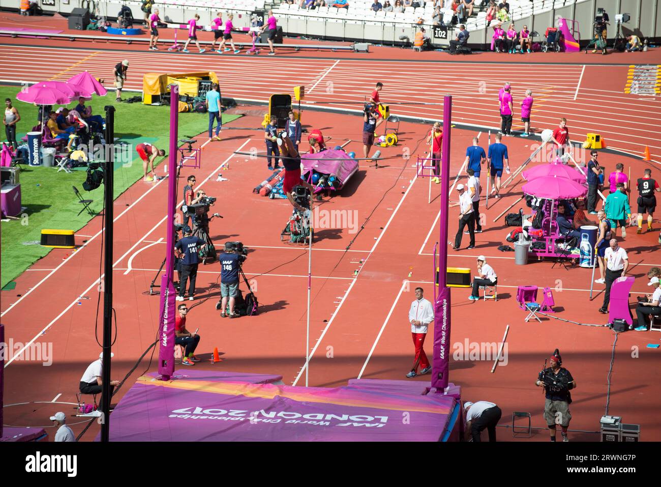 Mens pole-vault London 2017 World Athletics Championship Stock Photo ...